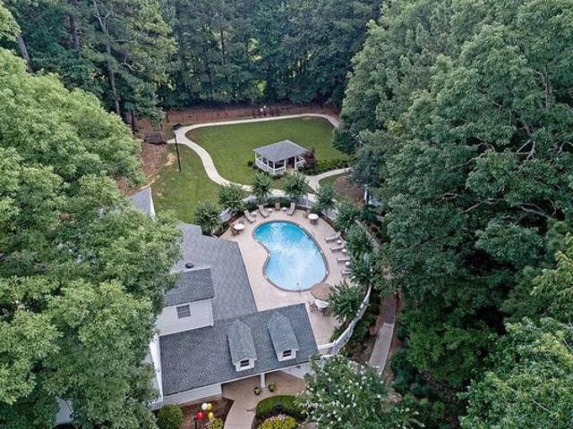 Tucked away in a lushly wooded setting, Spaulding Hills is a lovely community hosting a variety of apartment homes and townhouses.