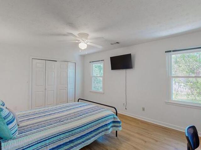Tucker House. Newly renovated & cozy