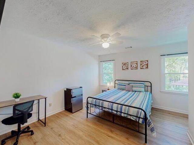 Tucker House. Newly renovated & cozy