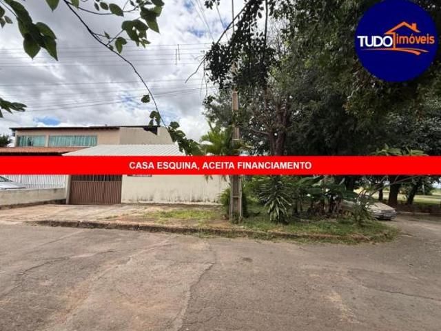 TUDO IMÓVEIS Casa esquina, 4 quartos, 3 banheiros, 2 vagas 200m² de área, pode puxar 3 metros late