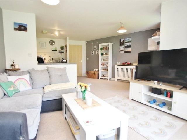 Tudor Way, Knaphill 2 bedrooms Property for lettings Seymours