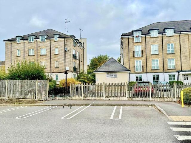 Tudor Way, Knaphill GU21, 2 bed flat to rent, £1,500 pcm | PrimeLocation