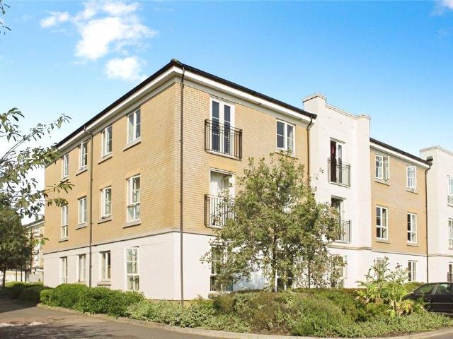 Tudor Way, Woking GU21 2 bed apartment to rent £1,495 pcm £345 pw