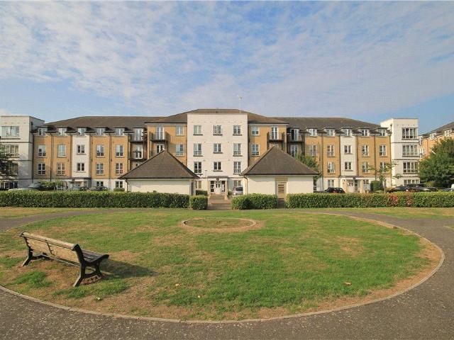 Tudor Way, Woking GU21 2 bed apartment to rent £1,495 pcm £345 pw