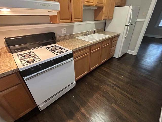 Tudor Court 2 Bedroom Apartment for Rent at 3404 Whitfield Avenue, Cincinnati, OH 45220 Clifton