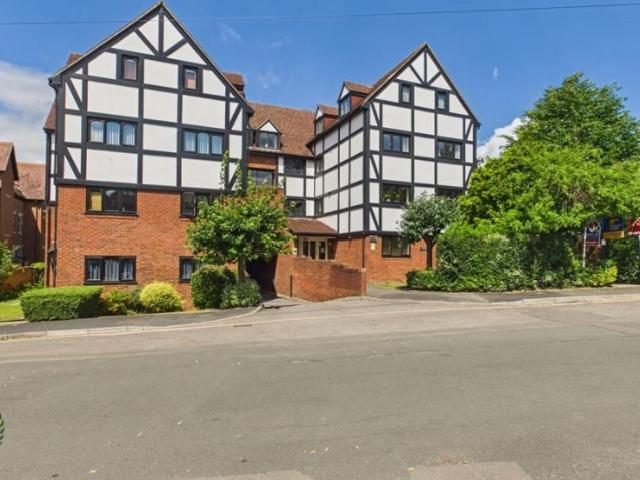 Tudor Court, Kingsholm, Gloucester GL1, 2 bed flat to rent, £895 pcm | PrimeLocation