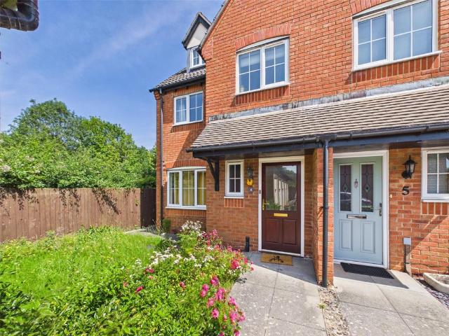 Tudor Close, Churchdown, Gloucester. 3 bed end of terrace house to rent £1,395 pcm £322 pw