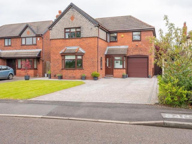 Tudor Close, Rainford, St Helens. 4 bed detached house to rent £2,499 pcm £577 pw