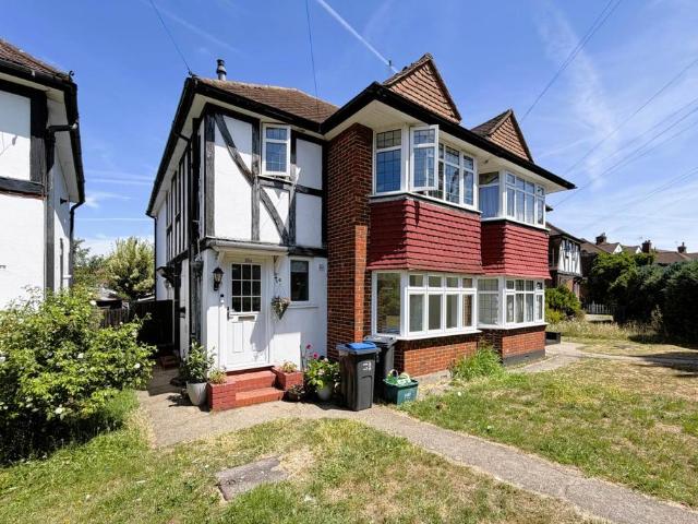 Tudor Drive, Morden 2 bed maisonette to rent £1,700 pcm £392 pw