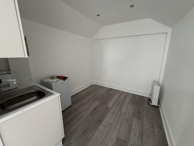 Tudor Drive, Morden, Surrey SM4, Studio to rent, £950 pcm | PrimeLocation
