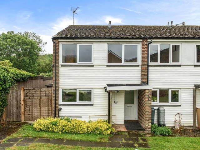 Tudor Drive Otford TN14 3 bed end of terrace house to rent £1,795 pcm £414 pw