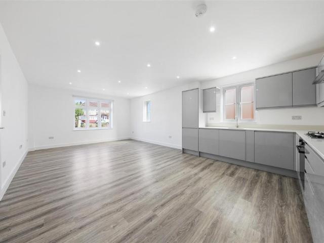 Tudor Gardens, Kingsbury, London 1 bed apartment to rent £1,800 pcm £415 pw