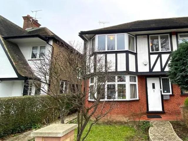 Tudor Gardens, London, W3 0DU, United Kingdom | 4 bed townhouse for rent #138594572 | Rentberry