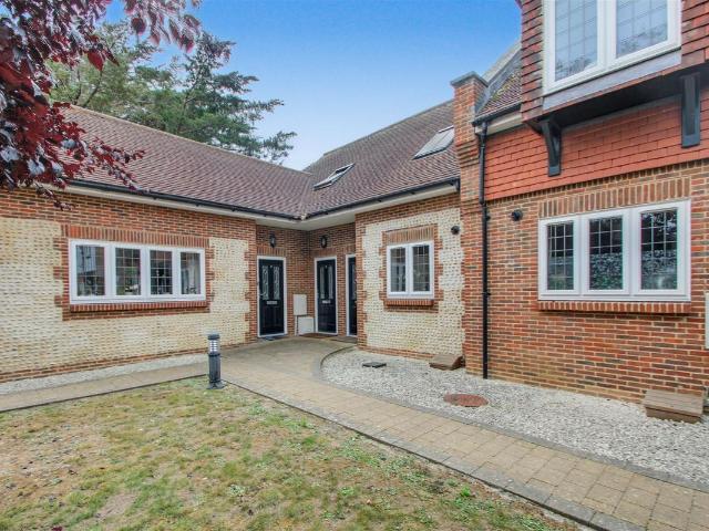 Tudor Gardens, Worthing BN11, 2 bed property to rent, £1,650 pcm | PrimeLocation