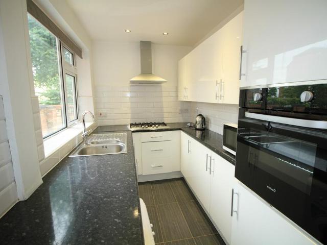 Tudor Grove, Nottingham NG1 4 bed end of terrace house to rent £2,240 pcm £517 pw