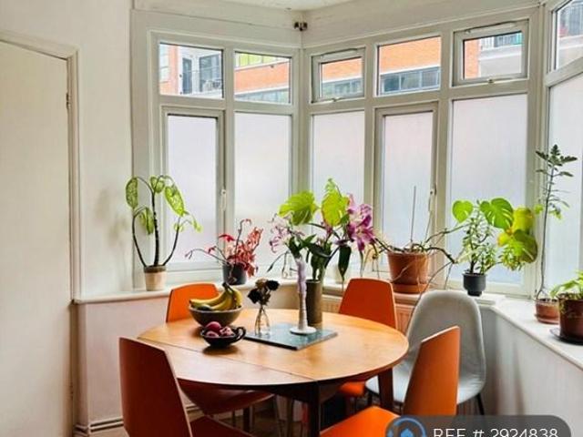 Tudor House, London, E9 2 bed flat to rent £2,300 pcm £531 pw