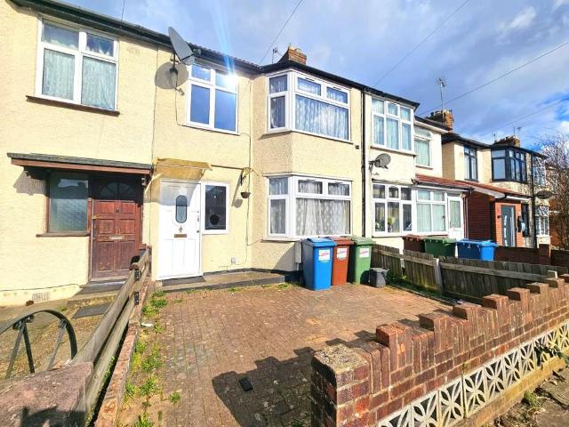Tudor Road, Harrow 3 bed terraced house to rent £2,100 pcm £485 pw