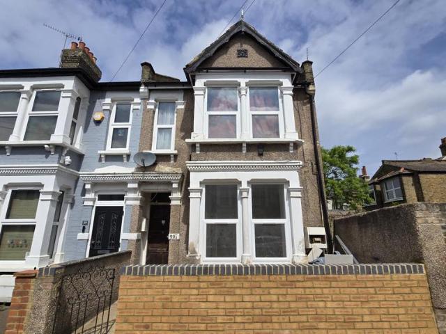 Tudor Road, London, E6 2 bed flat to rent £2,100 pcm £485 pw
