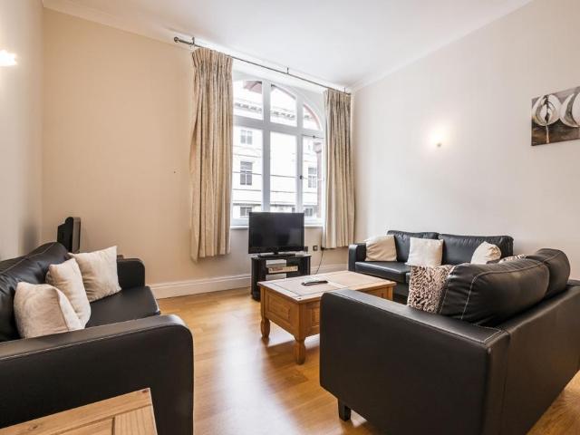 Tudor Street EC4Y, EPC:D 2 bed apartment to rent £3,500 pcm £808 pw