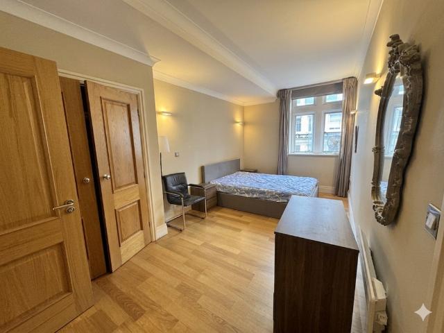 Tudor Street, London, EC4Y 2 bed apartment to rent £3,800 pcm £877 pw
