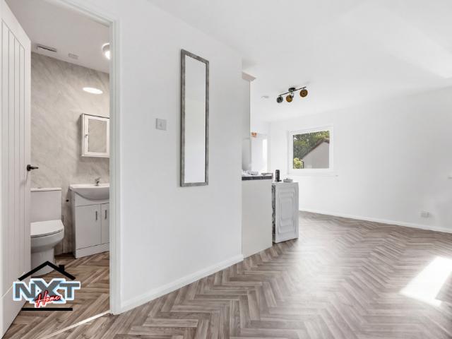 Tugby Place, Chelmsford CM1, 2 bed flat to rent, £1,325 pcm | PrimeLocation