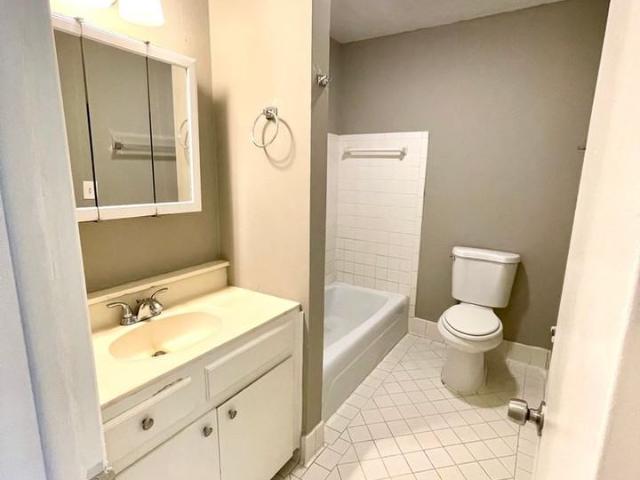 Tulsa’s Best Kept Hidden Secret! 2 Bedroom Apartment for Rent at 2409 E 59th Ct, Tulsa, OK 74105