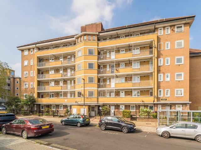 Tulse Hill, London SW2 3 bed flat to rent £2,650 pcm £612 pw