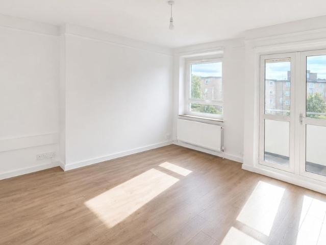 Tulse Hill, London SW2, 3 bed flat to rent, £2,650 pcm | PrimeLocation