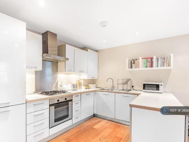 Tulse Hill, London, SW2 2 bed flat to rent £2,285 pcm £527 pw