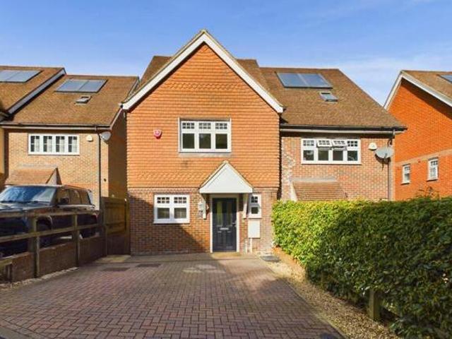 Tupwood Gardens, Caterham, 4 Bedroom Semi detached
