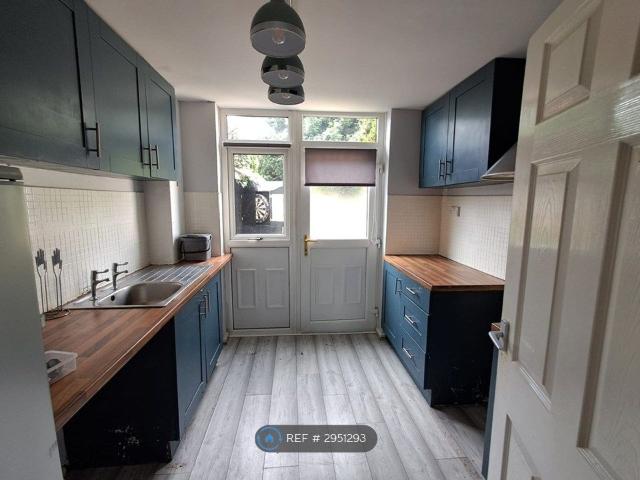 Turton Grove, Burnley BB10, 3 bed terraced house to rent, £800 pcm | PrimeLocation