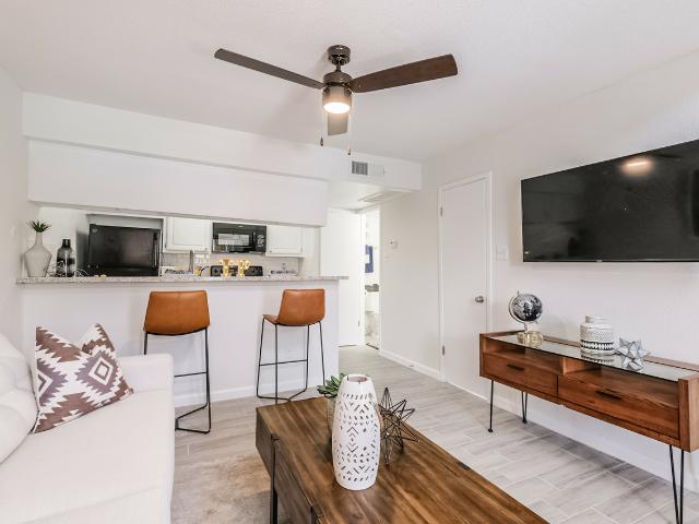 Turtle Pointe Apartments 1 Bedroom Apartment for Rent at 8162 Richmond Ave, Houston, TX 77063 Woodlake Briar Meadow