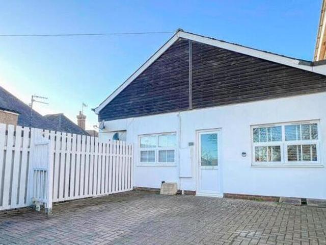 Turkey Road, Bexhill On Sea, 2 Bedroom Semi detached