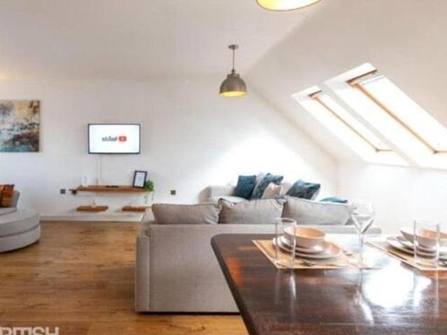 Turlow Court, Leeds, 3 Bedroom Apartment