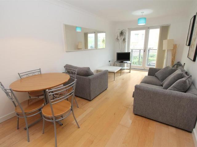 Turlow Court, Leeds, LS9 2 bed flat to rent £1,050 pcm £242 pw