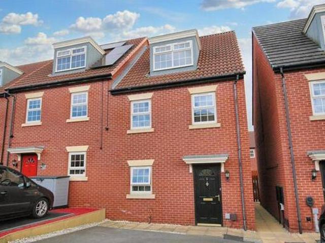 Turnberry Avenue, Ackworth, 3 Bedroom Semi detached