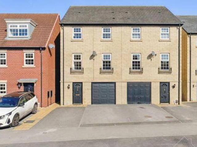 Turnberry Avenue, Ackworth, 4 Bedroom Semi detached