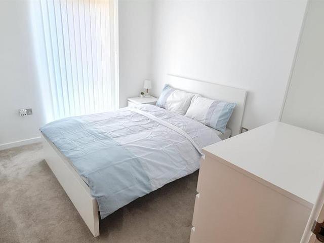 Turnberry Quay, London 1 bed apartment to rent £2,200 pcm £508 pw