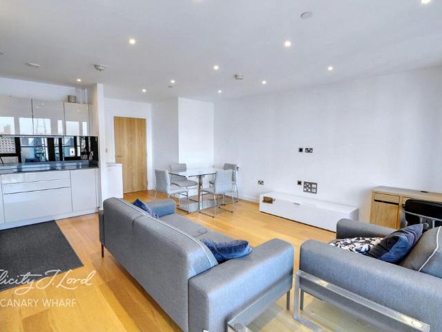 Turnberry Quay, London 2 bed apartment to rent £2,850 pcm £658 pw