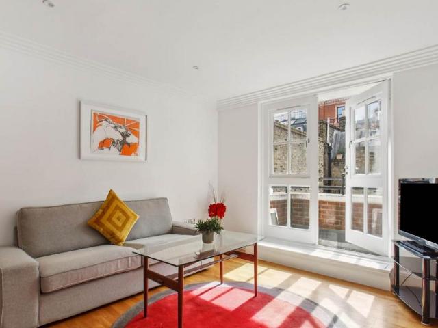 Turner House Exchange Court. 2 bed flat to rent £4,000 pcm £923 pw