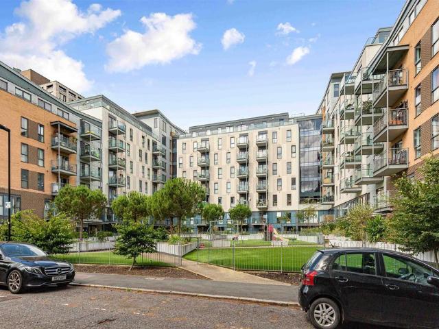 Turner Street, London 2 bed apartment to rent £2,150 pcm £496 pw