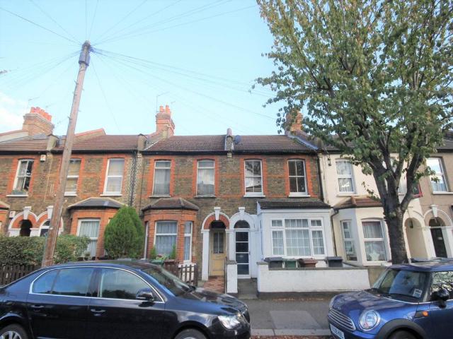 Turner Road, Walthamstow, London 1 bed flat to rent £1,550 pcm £358 pw