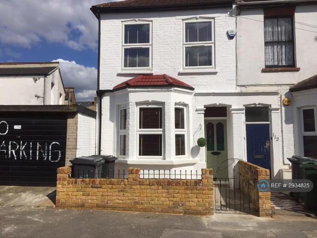 Turner Road, London, E17 3 bed end of terrace house to rent £2,650 pcm £612 pw