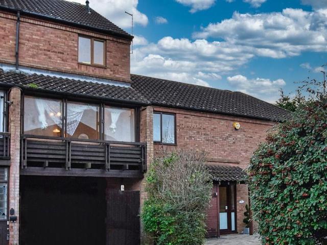 Turners Mews, Neath Hill MK14, 3 bed property to rent, £1,450 pcm | PrimeLocation