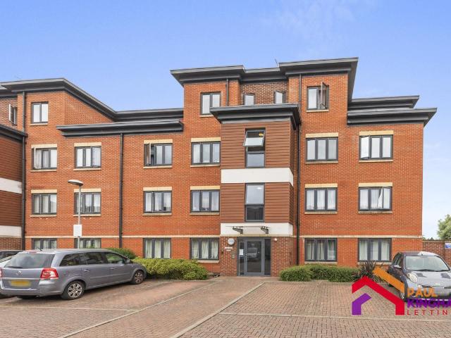 Turners Court, High Wycombe HP12, 2 bed flat to rent, £1,450 pcm | PrimeLocation