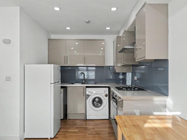 Turners Hill, Cheshunt EN8, 1 bed flat to rent, £1,395 pcm | PrimeLocation