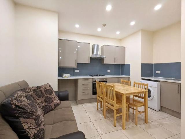 Turners Hill, Cheshunt EN8, 1 bed flat to rent, £1,450 pcm | PrimeLocation