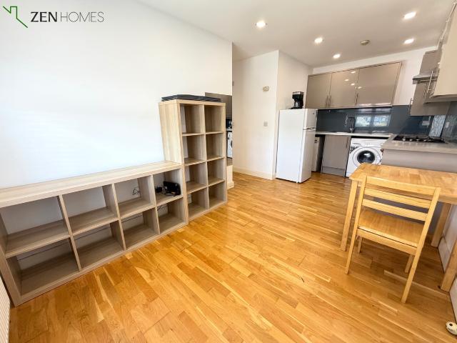 Turners Hill, Cheshunt, Waltham Cross EN8, 1 bed flat to rent, £1,375 pcm | PrimeLocation