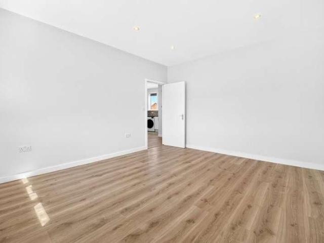 Turners Hill, Cheshunt, Waltham Cross, EN8