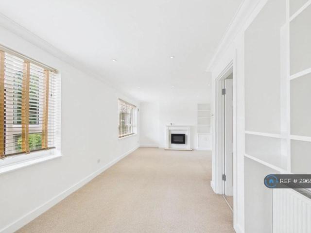 Turners Hill, Hemel Hempstead, HP2 3 bed maisonette to rent £2,200 pcm £508 pw